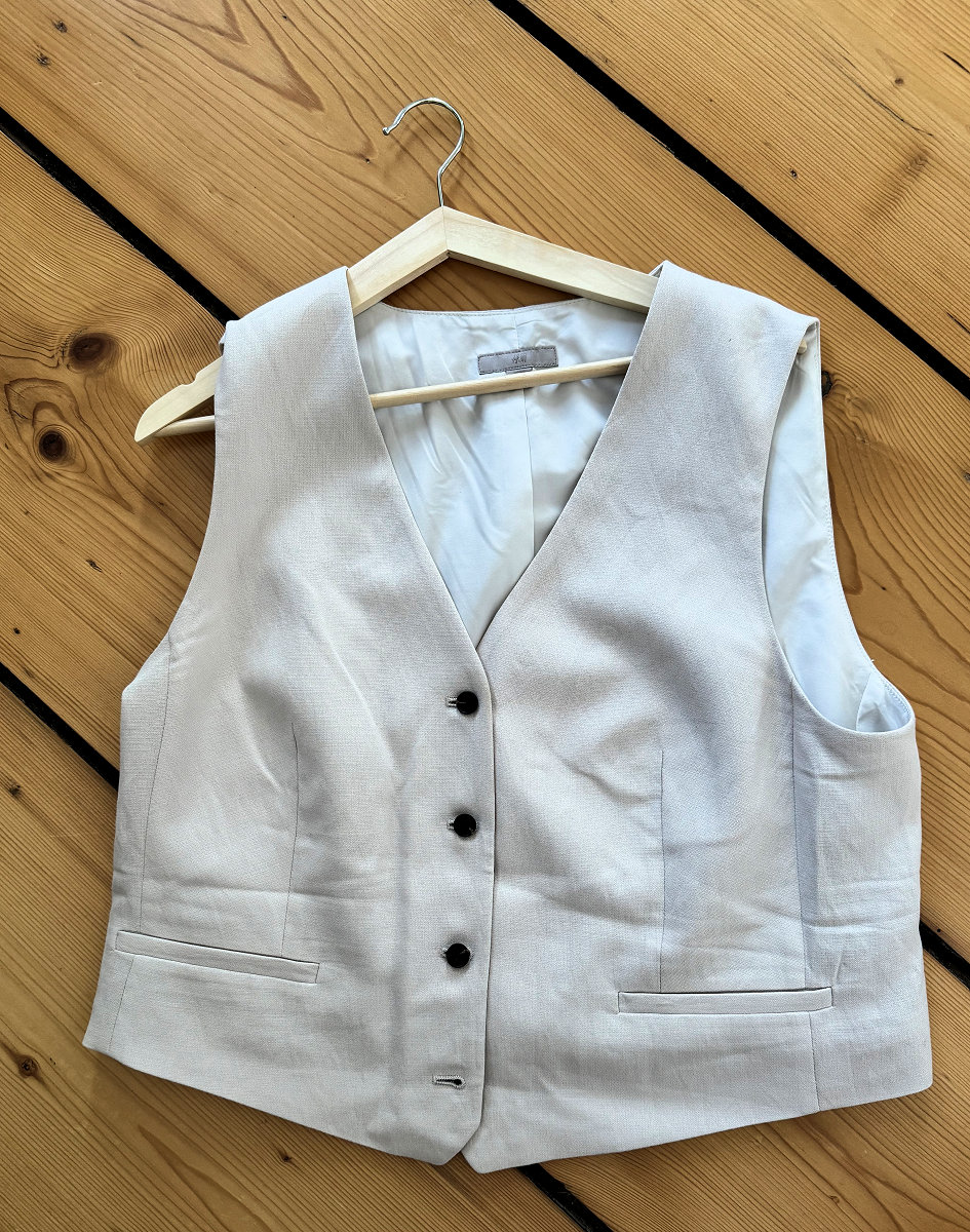 1 Teil - 3 Looks: Die beige Weste